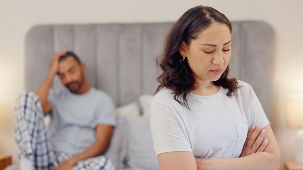 25+ Noticeable Signs that She is Seeing Someone Else - Hug2Love